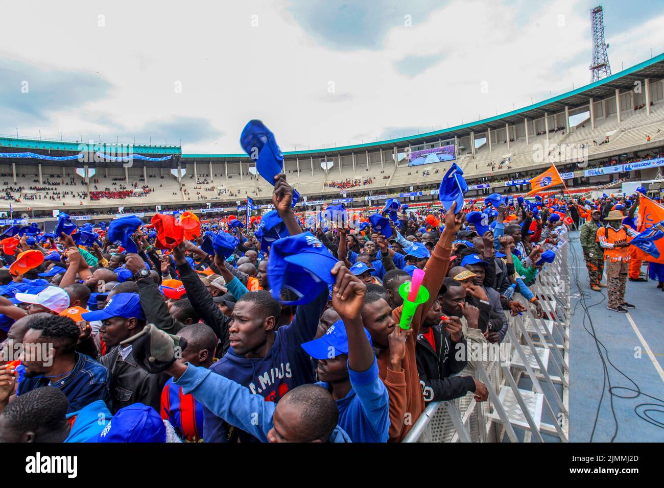 Nairobi, Kenya. 06th Aug, 2022. A crowd of the Azimio la Umoja Kenya Kwanza supporters during ...