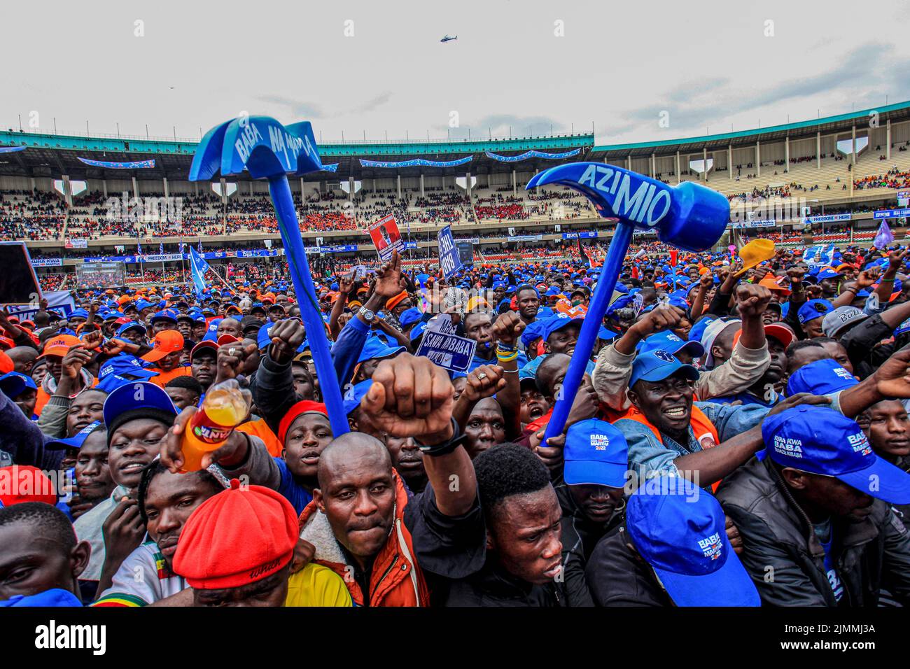 Nairobi, Kenya. 06th Aug, 2022. A crowd of the Azimio la Umoja Kenya Kwanza supporters sharing ...
