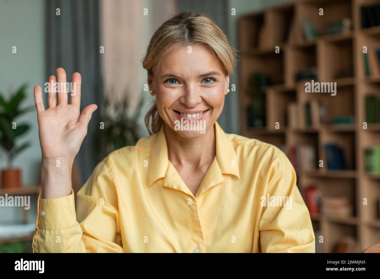 Hello wave child hi-res stock photography and images - Alamy