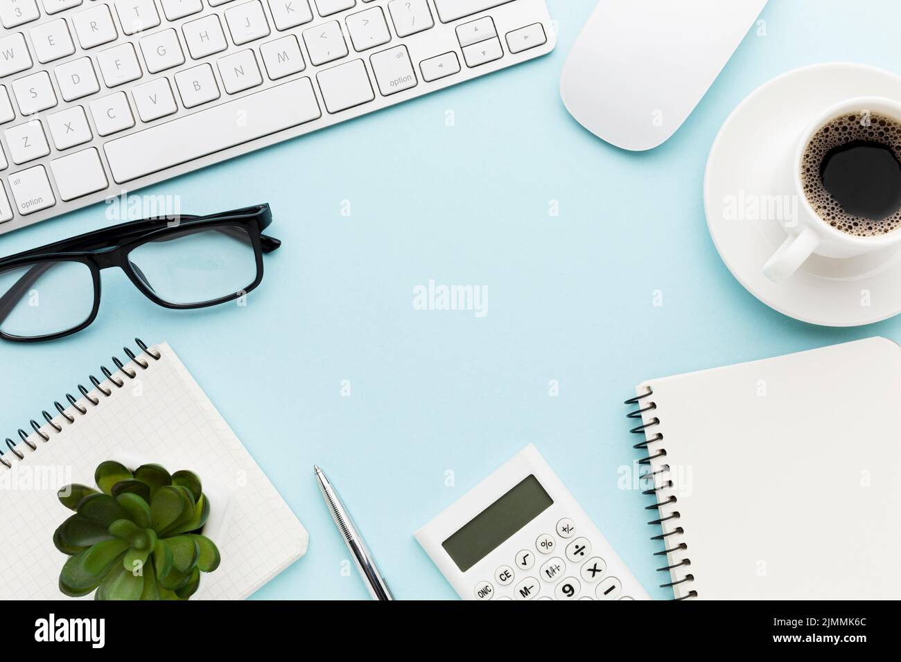 Top view circular frame with desk items Stock Photo - Alamy