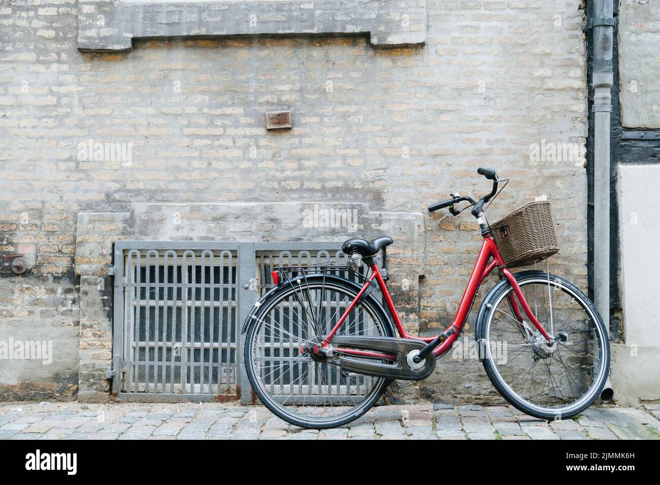 Bicycle cobblestone pavement Stock Photo - Alamy
