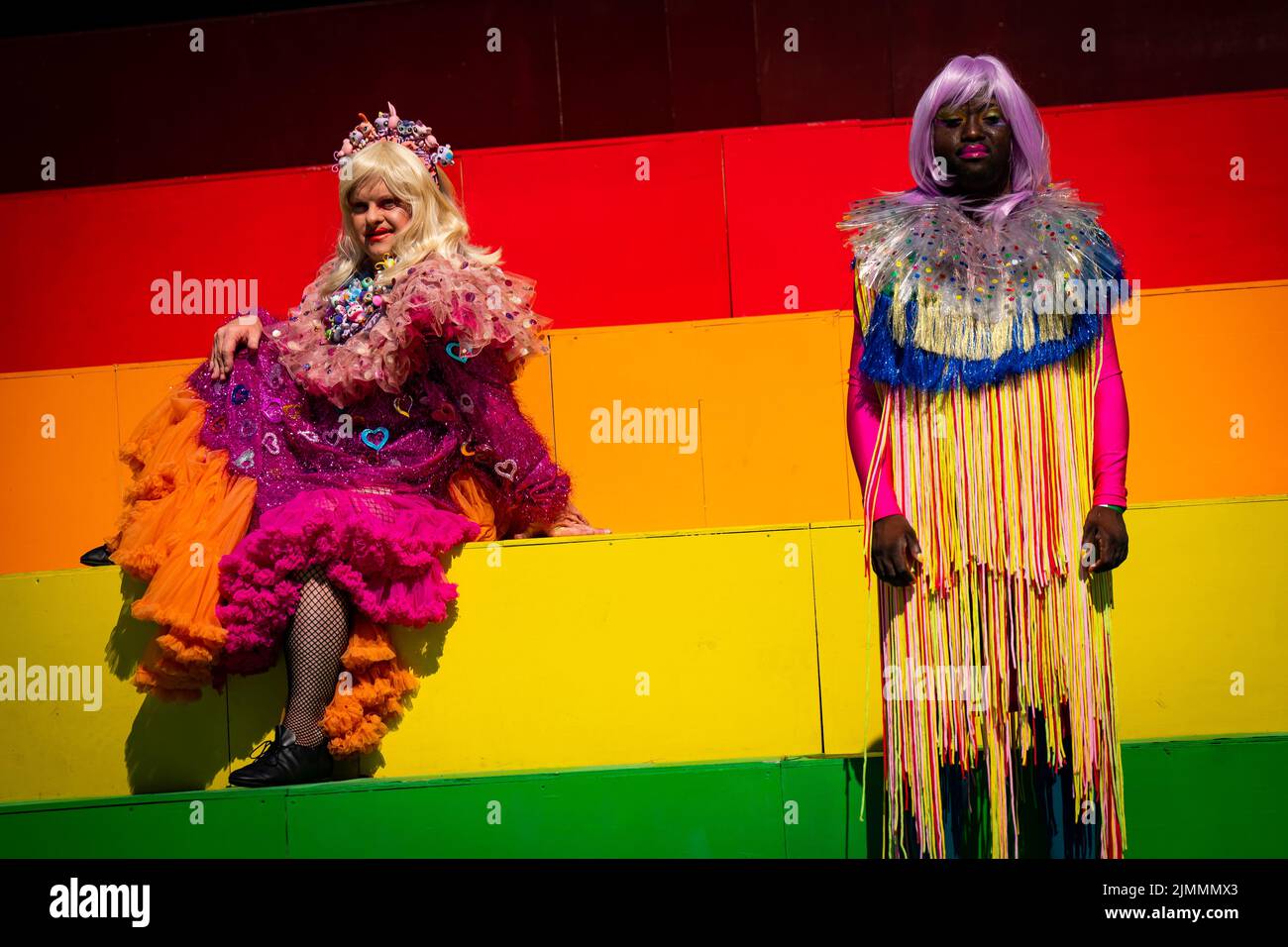 Drag syndrome hi-res stock photography and images - Alamy