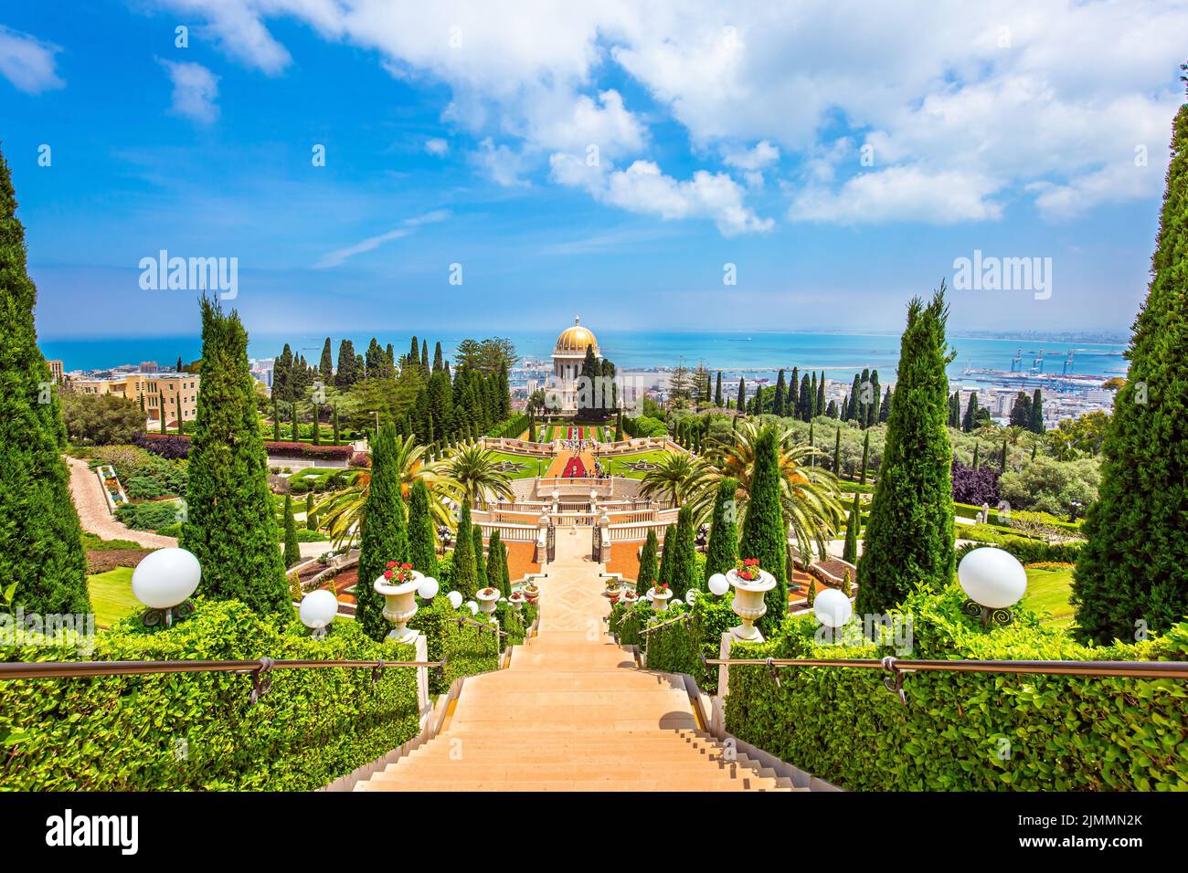 Descent green hi-res stock photography and images - Alamy