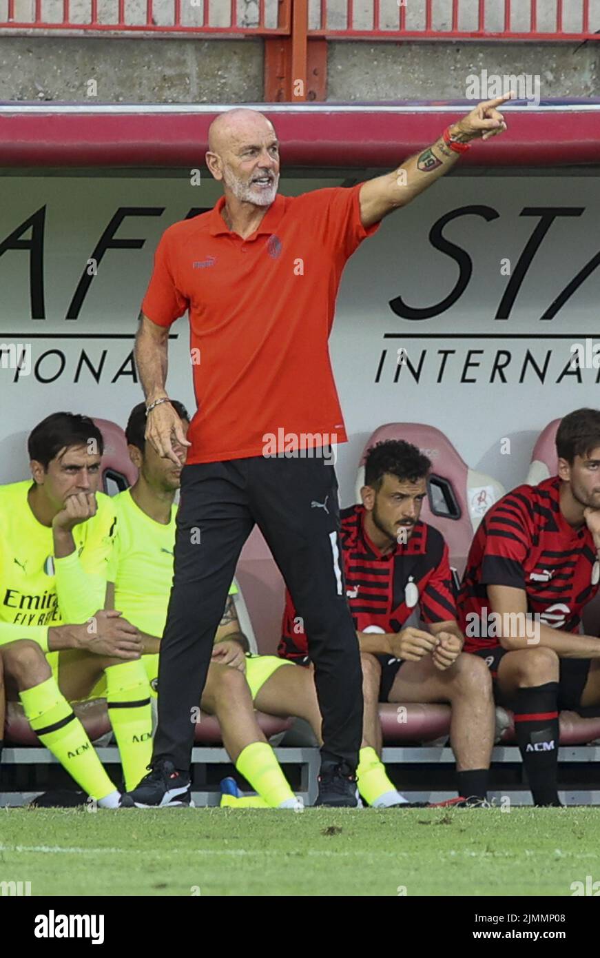 Stefano Pioli Head Coach of AC Milan gestures during LR Vicenza vs AC ...