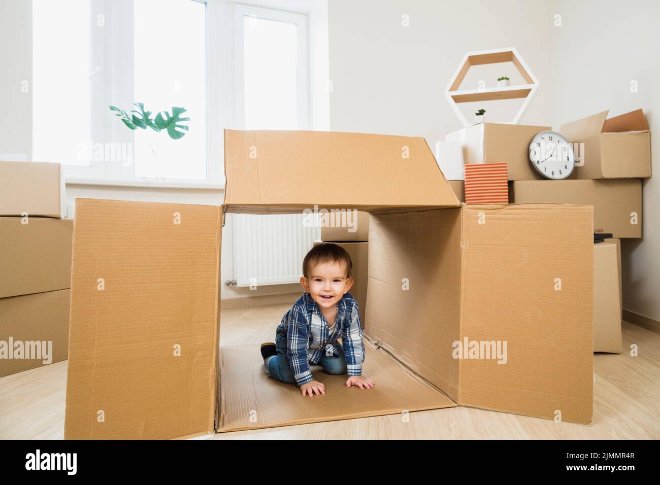 Person inside box hi-res stock photography and images - Alamy