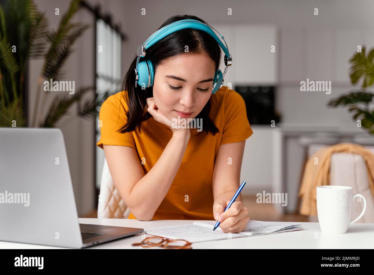 Woman class hi-res stock photography and images - Alamy