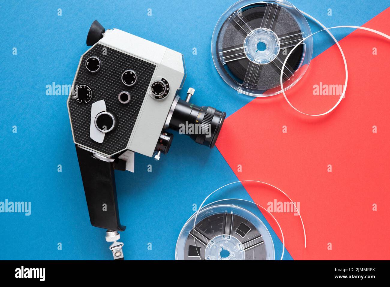 Vintage film camera with movie reel Stock Photo - Alamy