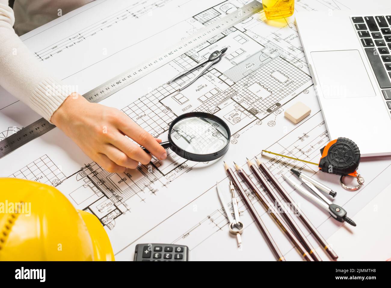 Magnifyer people hi-res stock photography and images - Alamy