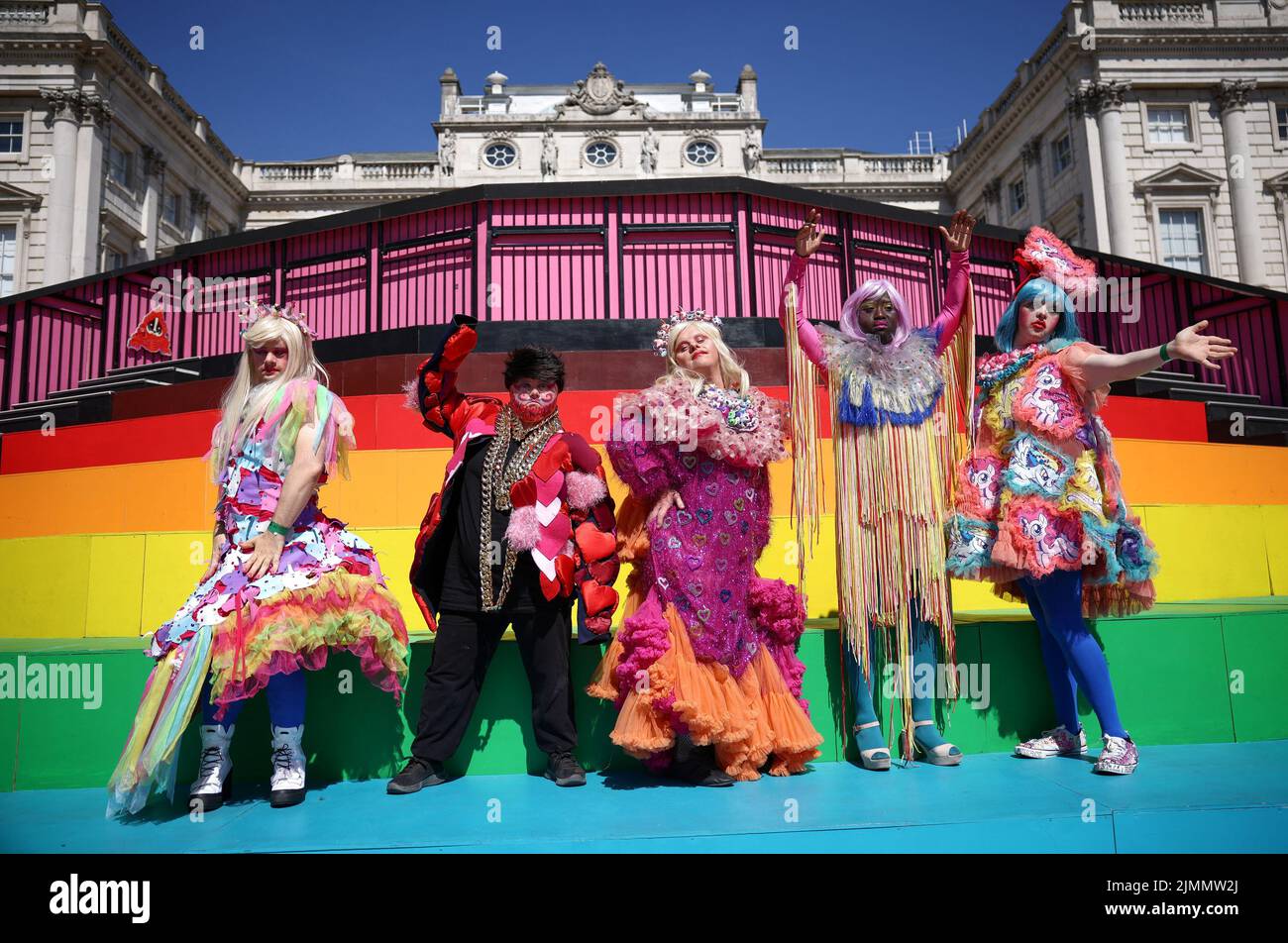 Drag syndrome hi-res stock photography and images - Alamy