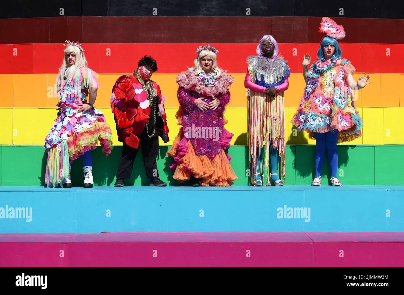 Drag syndrome hi-res stock photography and images - Alamy