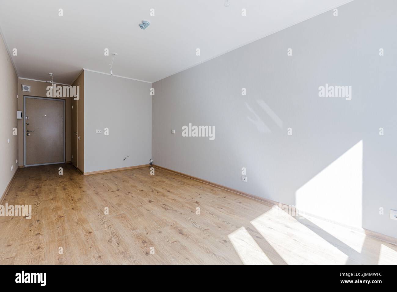 Empty room with finishing without furniture in a new house Stock Photo ...