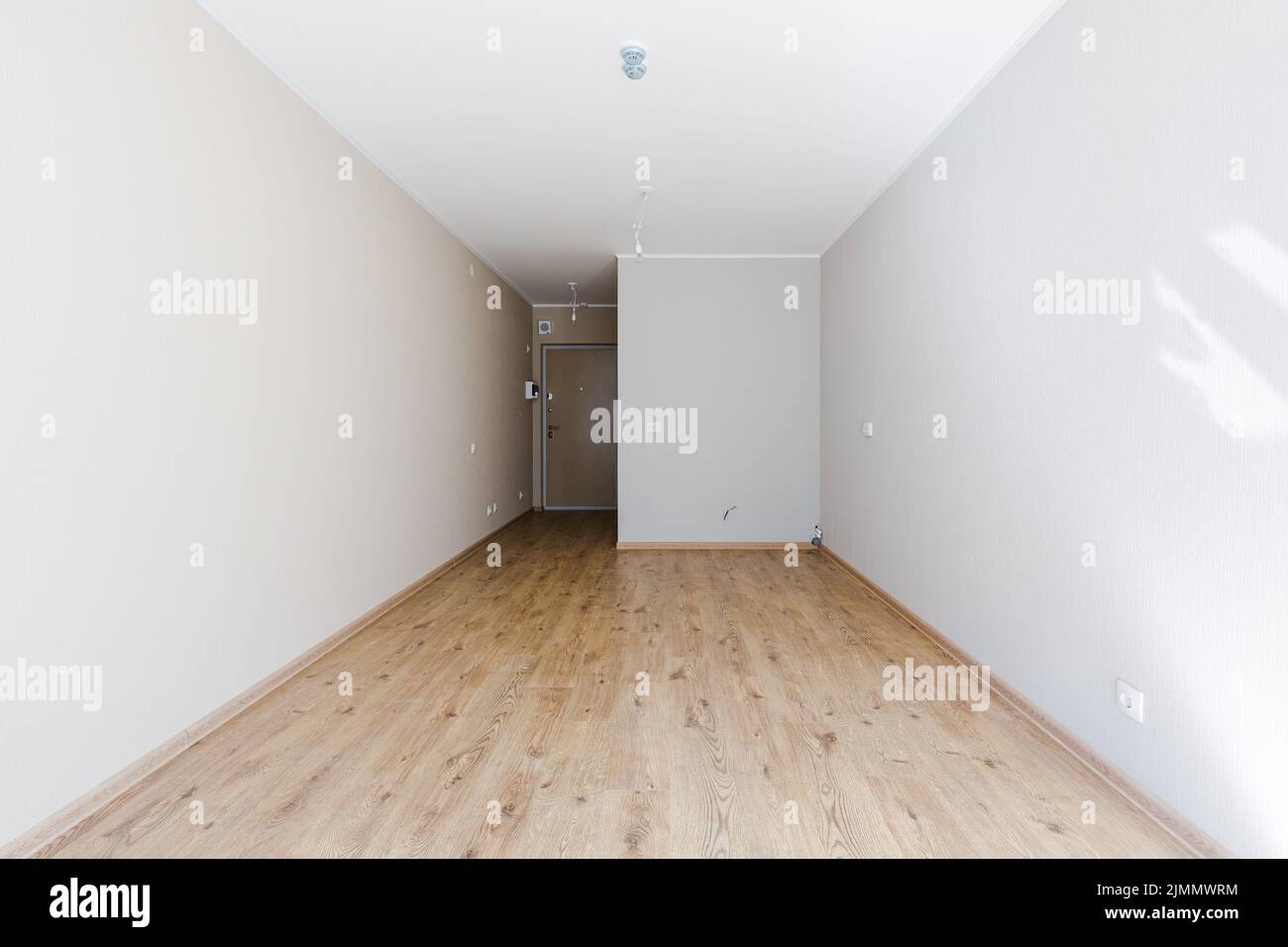 Empty room with finishing without furniture in a new house Stock Photo ...