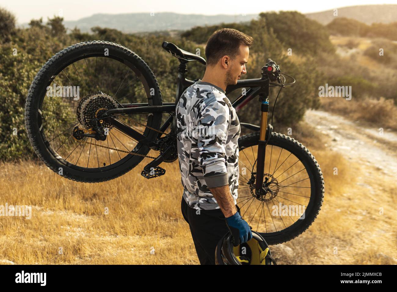 Professional downhill rider carrying his bicycle on shoulder Stock ...