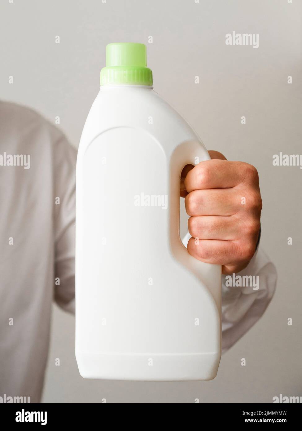 Man holding spray bottle cleaning hi-res stock photography and images ...