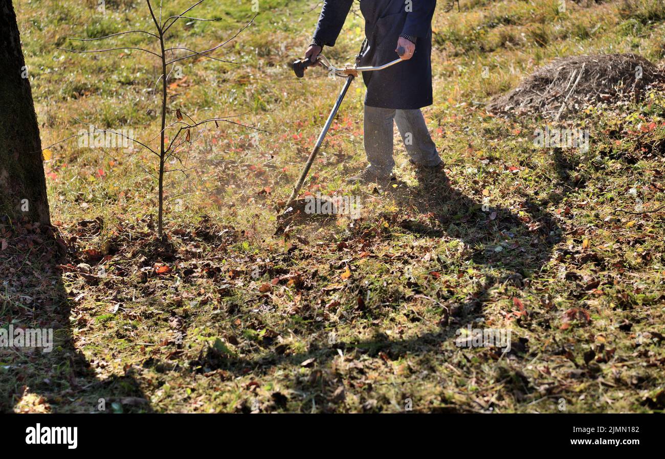 Machinemowing hi-res stock photography and images - Alamy