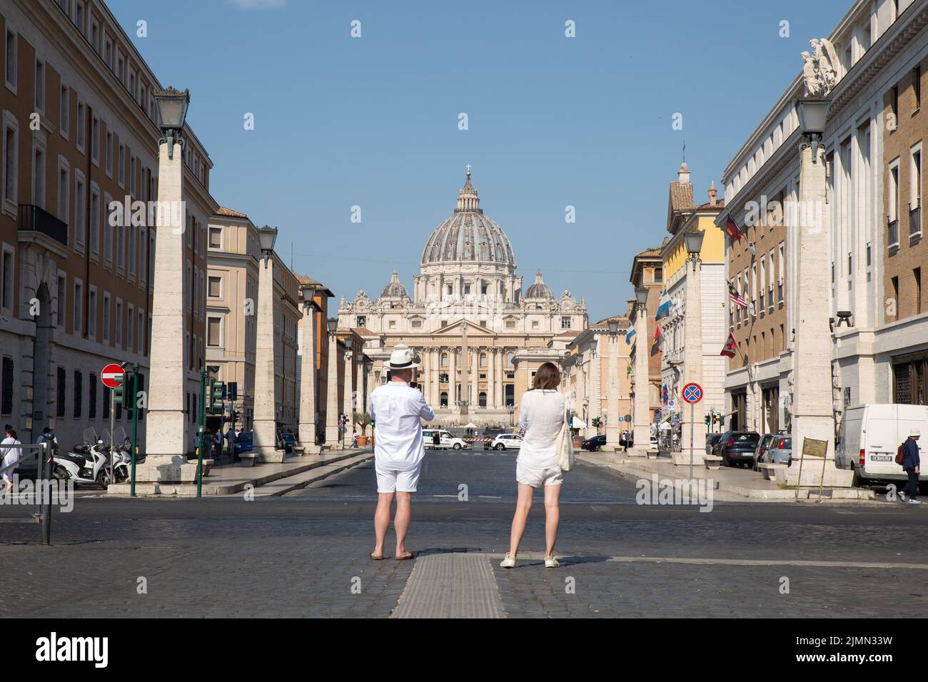 Rome, Italy. 7th Aug, 2022. Tourists at the beginning of Via della ...