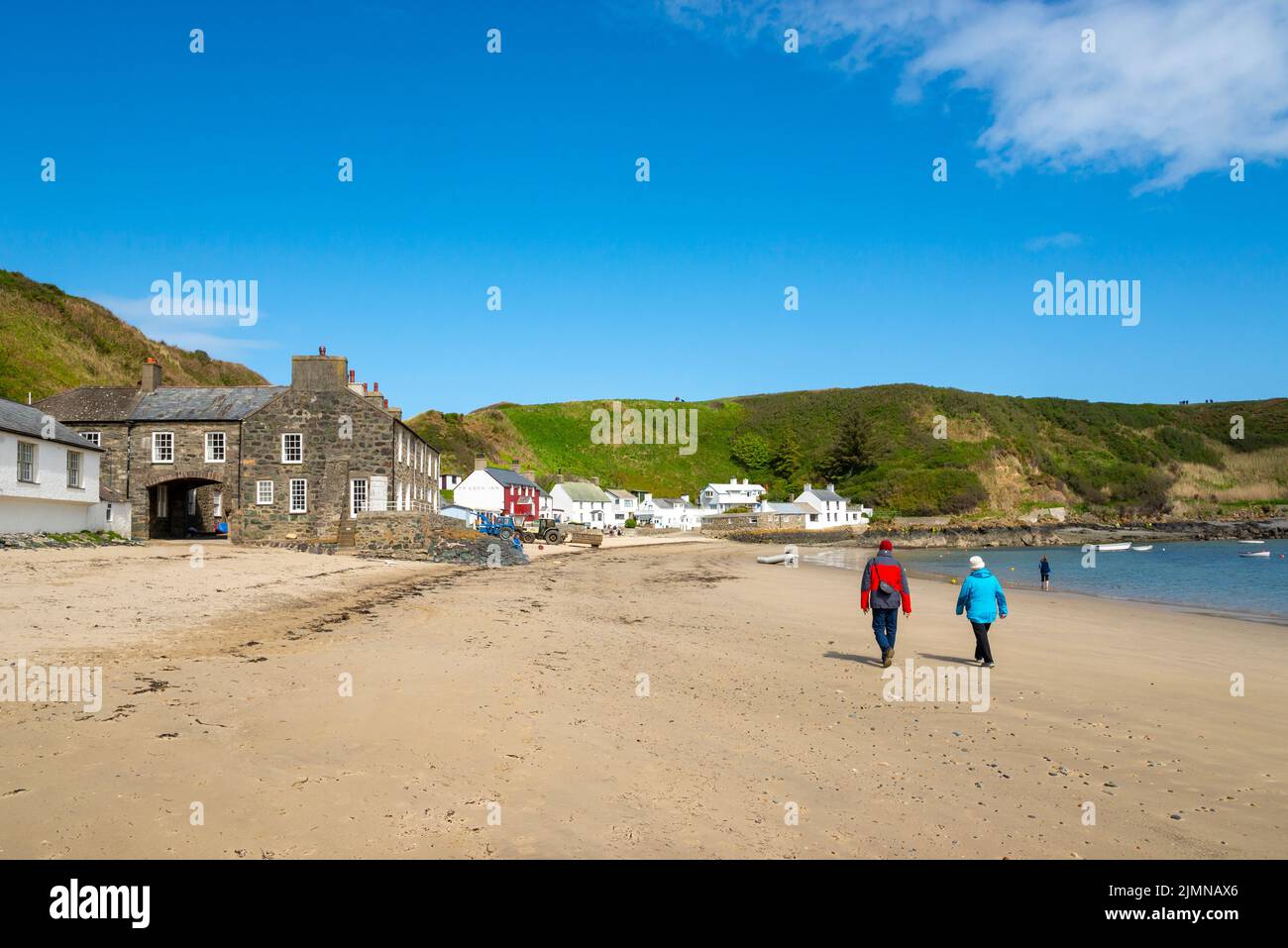 Couple walking at Porthdinllaen near Morfa Nefyn on the coast of North ...