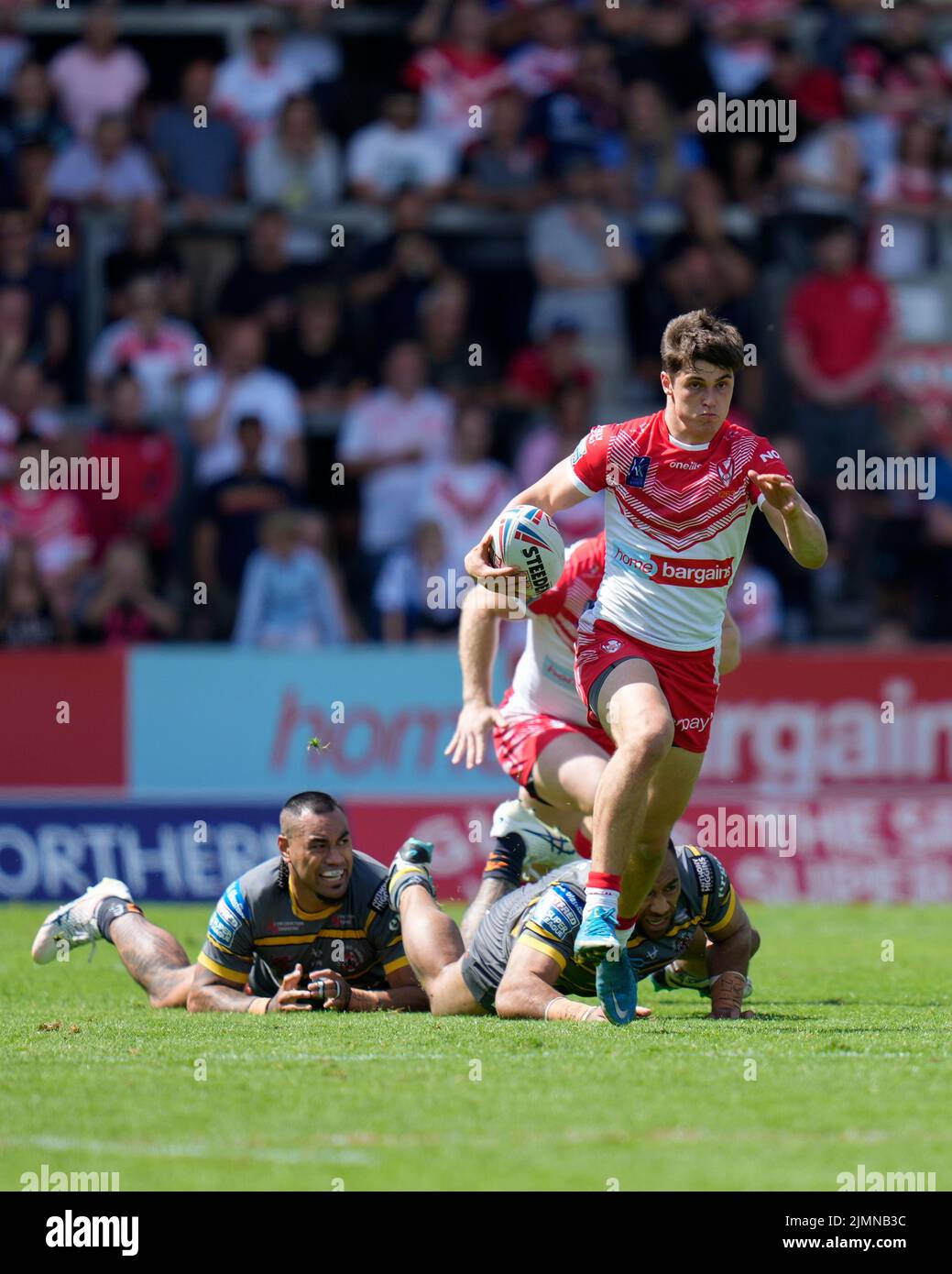 Joe Bennison #27 of St Helens breaks past Mahe Fonua #17 of Castleford ...