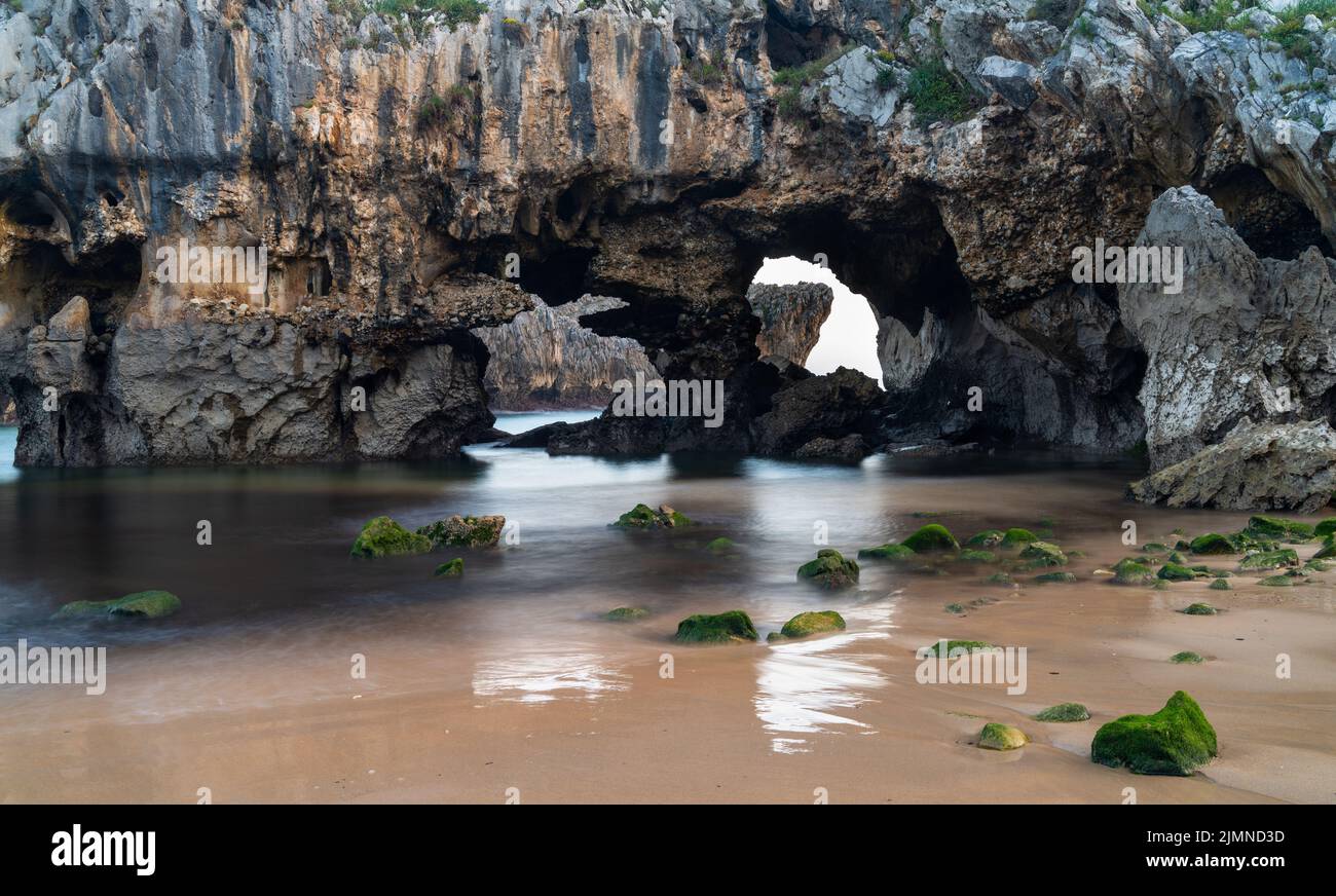 Algae covered rocks hi-res stock photography and images - Alamy