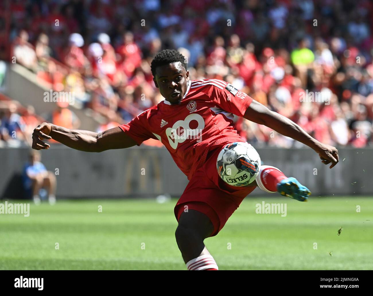 Standard's Noah Ohio fights for the ball during a soccer match between ...