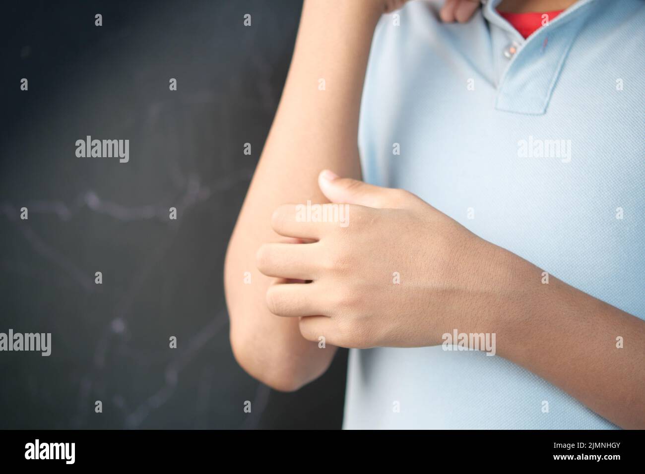 man suffering from itching skin, close up Stock Photo - Alamy
