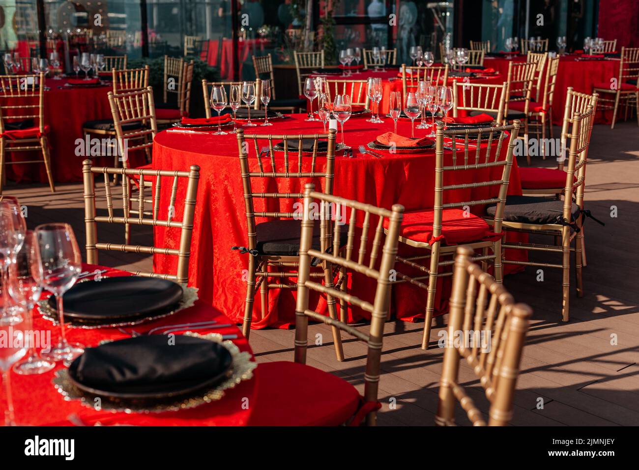 Gold themed arrangement hi-res stock photography and images - Alamy