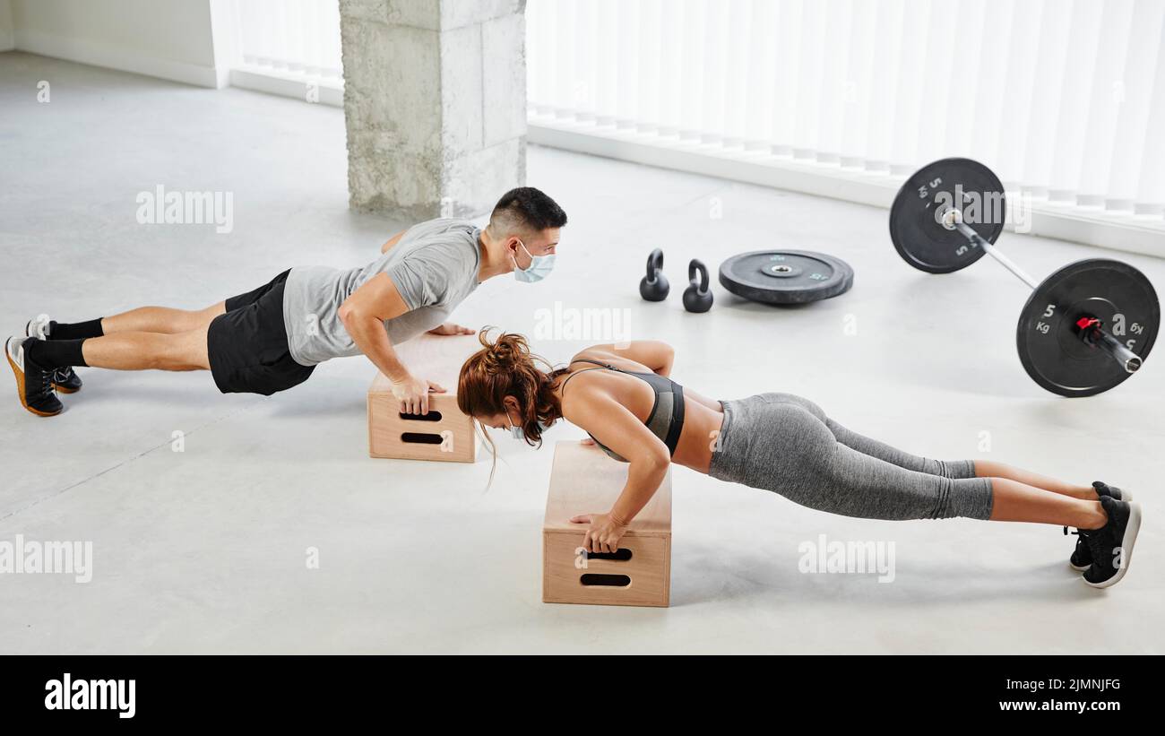 Full shot man woman doing push ups Stock Photo - Alamy