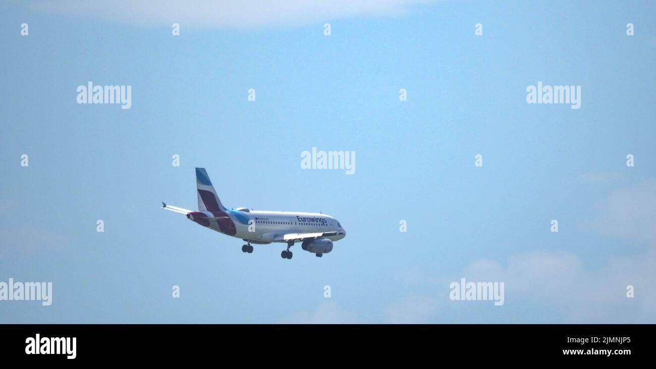airbus-a319-132-with-registration-oe-lyx-landing-at-salzburg-airport