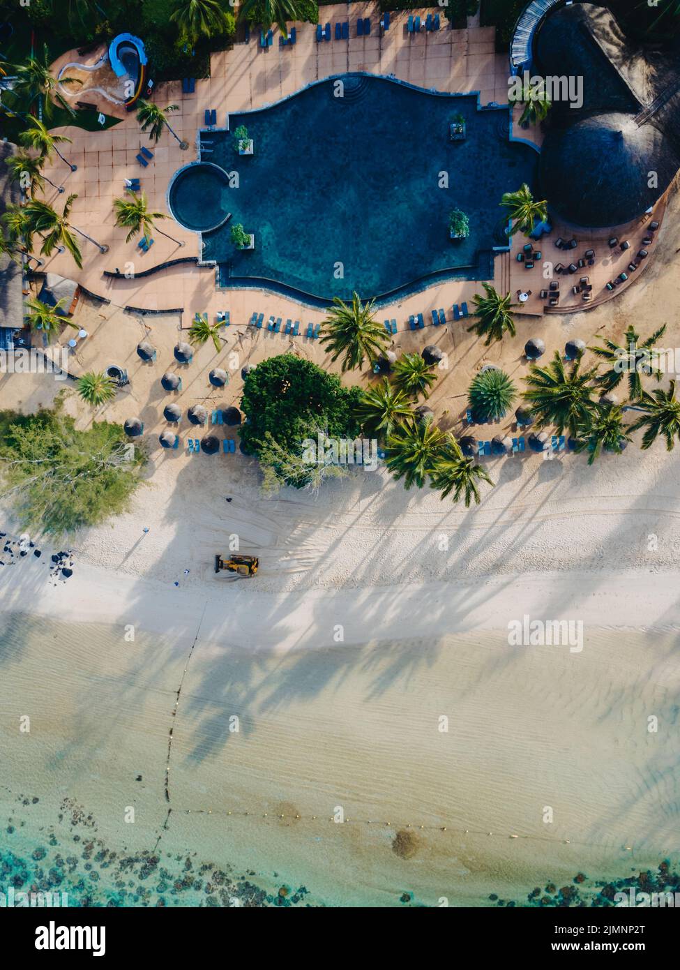 Hotel aerial view maldives hi-res stock photography and images - Alamy