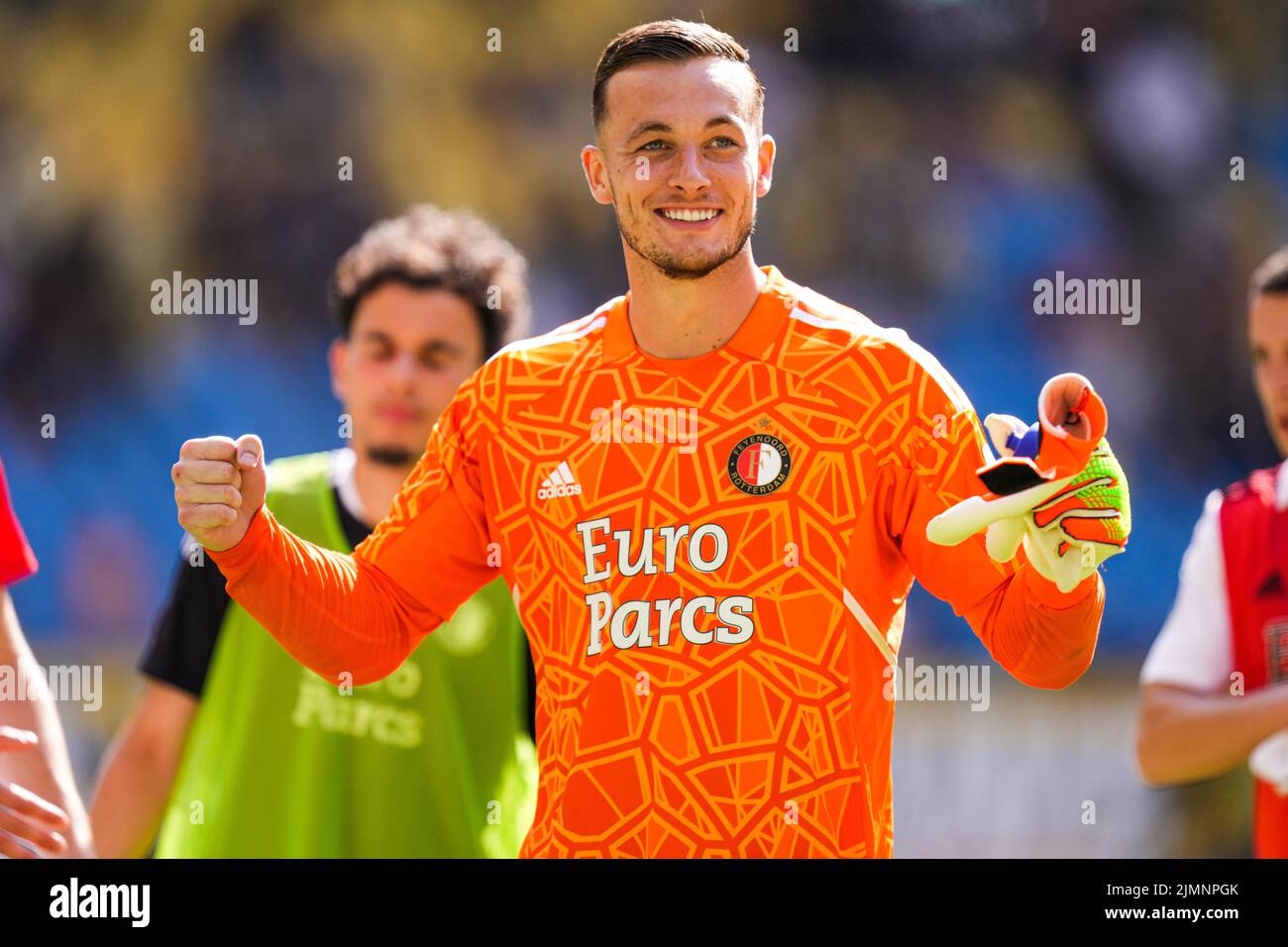 Arnhem - Feyenoord keeper Justin Bijlow celebrates the win during the ...