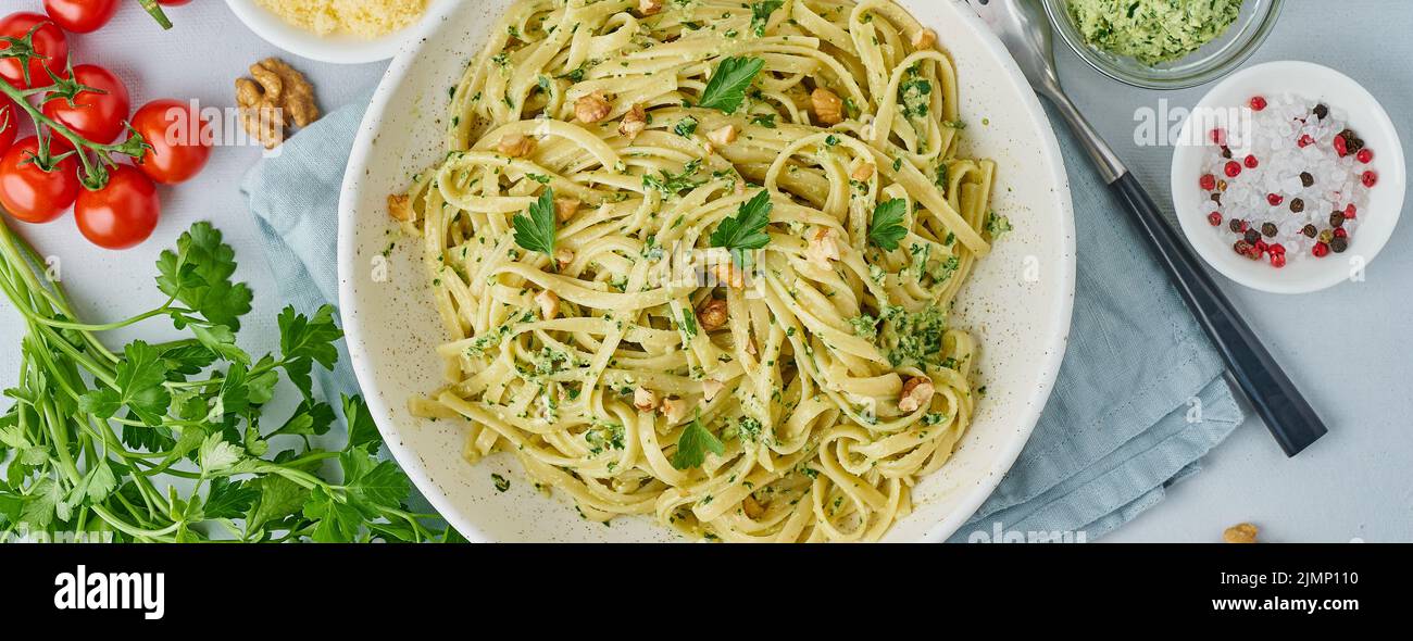 Step by step recipe. Pesto pasta, bavette with walnuts Stock Photo - Alamy