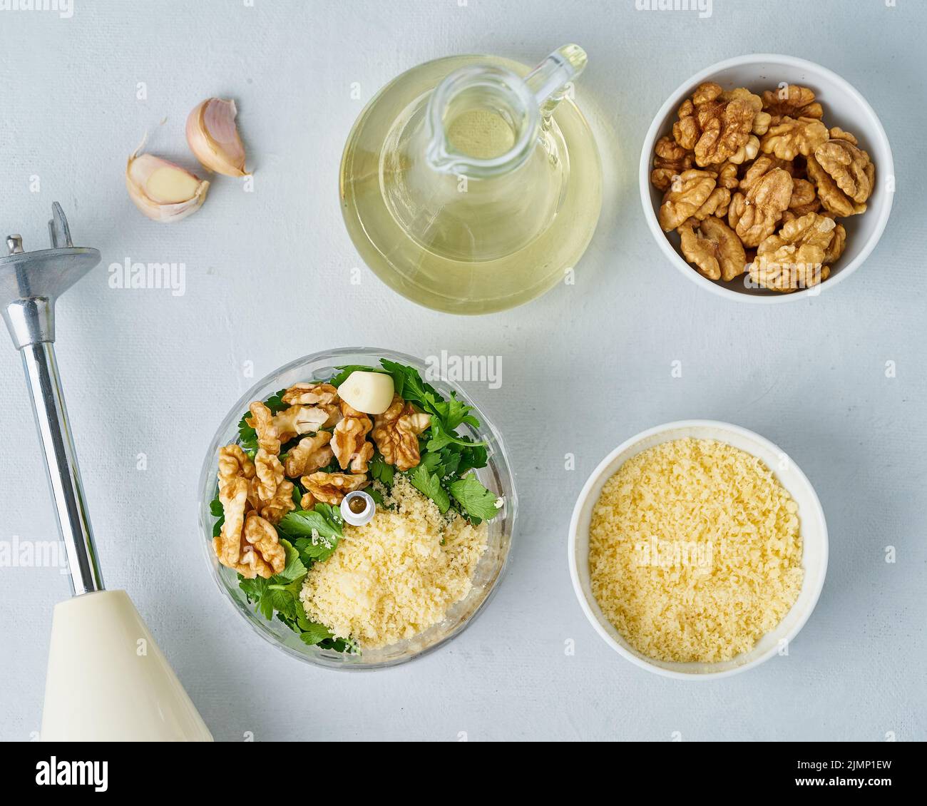 Step by step recipe. Pesto pasta, bavette with walnuts Stock Photo - Alamy