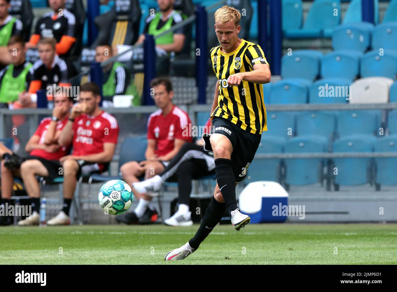 ARNHEM - Melle Meulensteen of Vitesse during the Dutch Eredivisie match ...