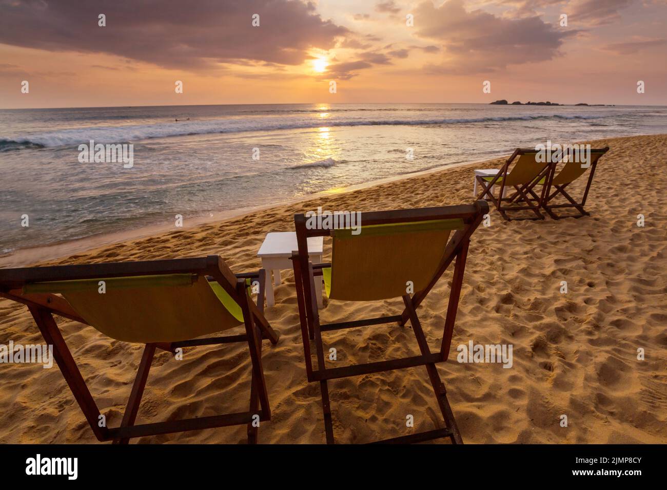 Empty sandy beach scene hi-res stock photography and images - Alamy