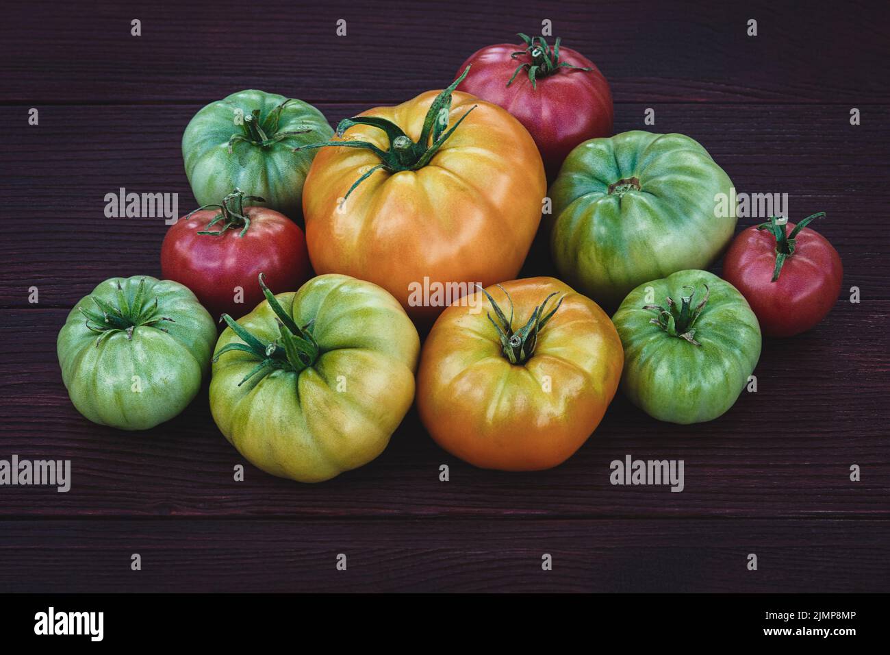 Red yellow green tomatoes hi-res stock photography and images - Alamy