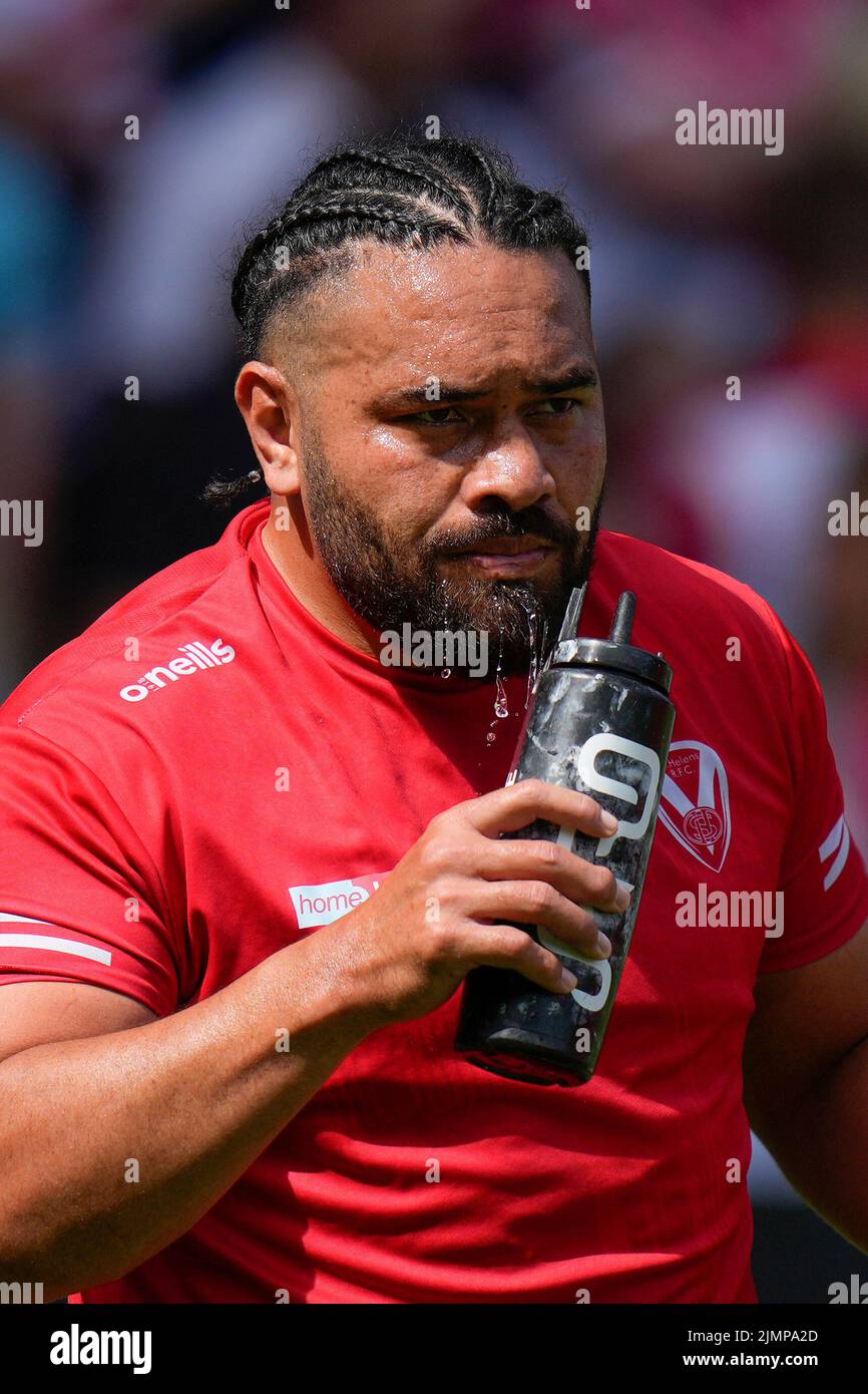 Konrad Hurrell #23 of St Helens takes a drink before the match Stock ...