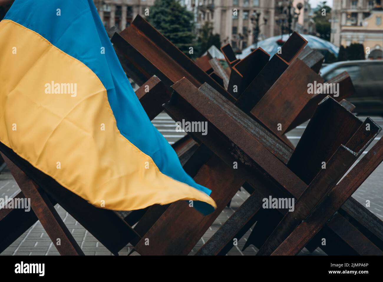 The Ukrainian flag hangs on barricades in the city Stock Photo - Alamy
