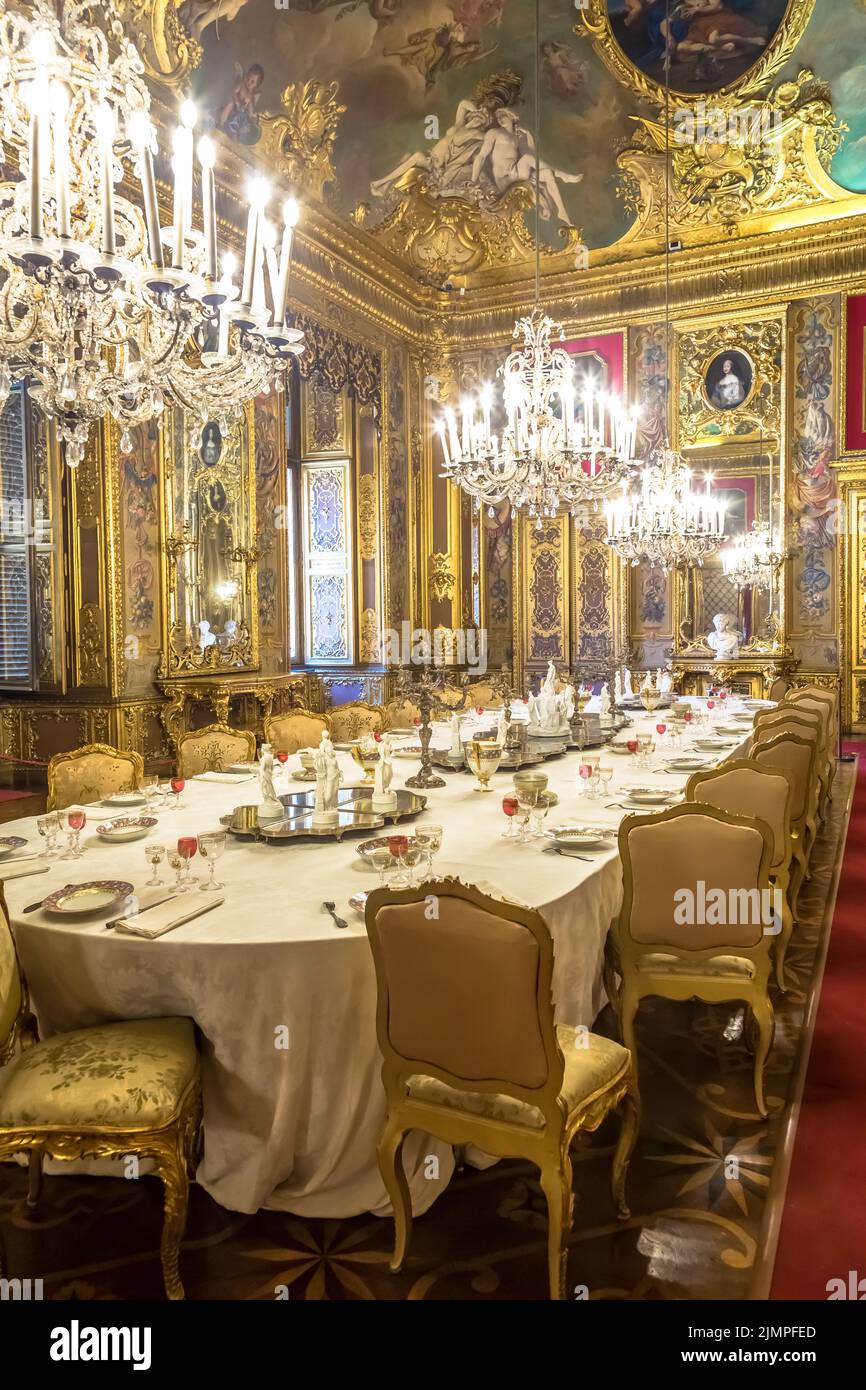 Luxury Baroque dining room with gala dinner table setting Stock Photo ...