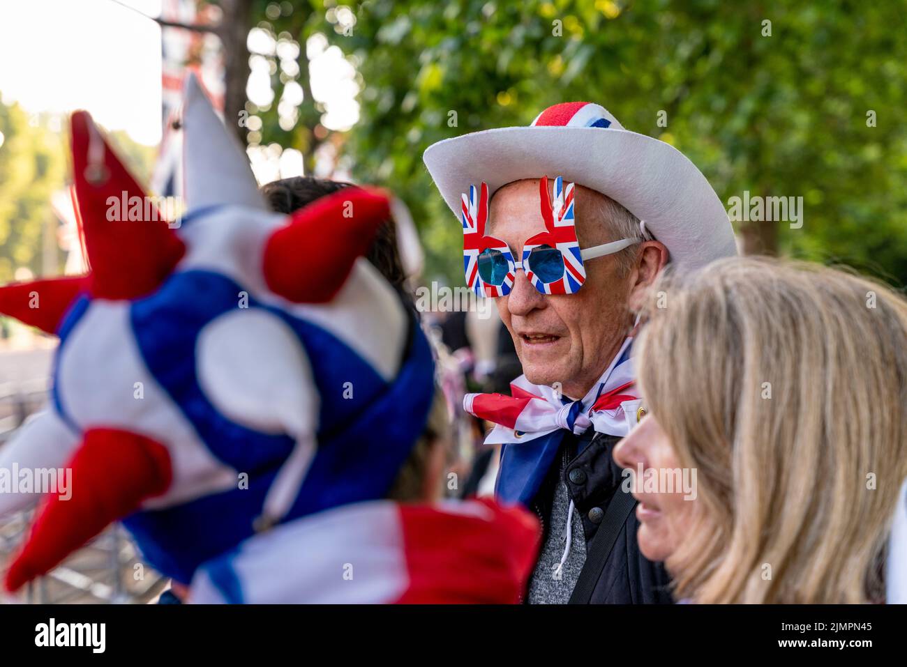 British People Arrive Early To Stand Along The Mall For A Good Vantage ...