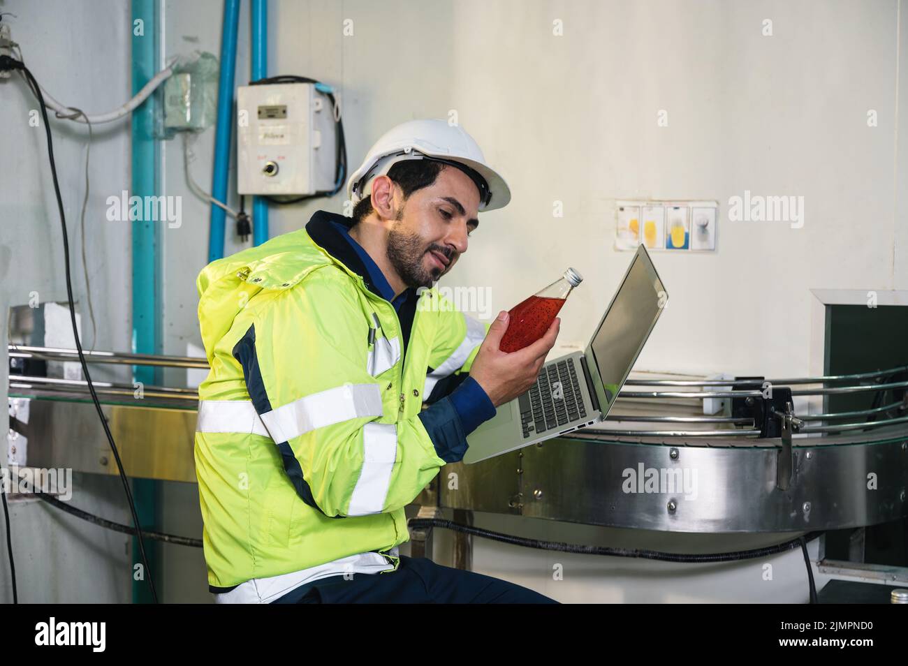 Manufacturing conveyor belt inspection hi-res stock photography and ...