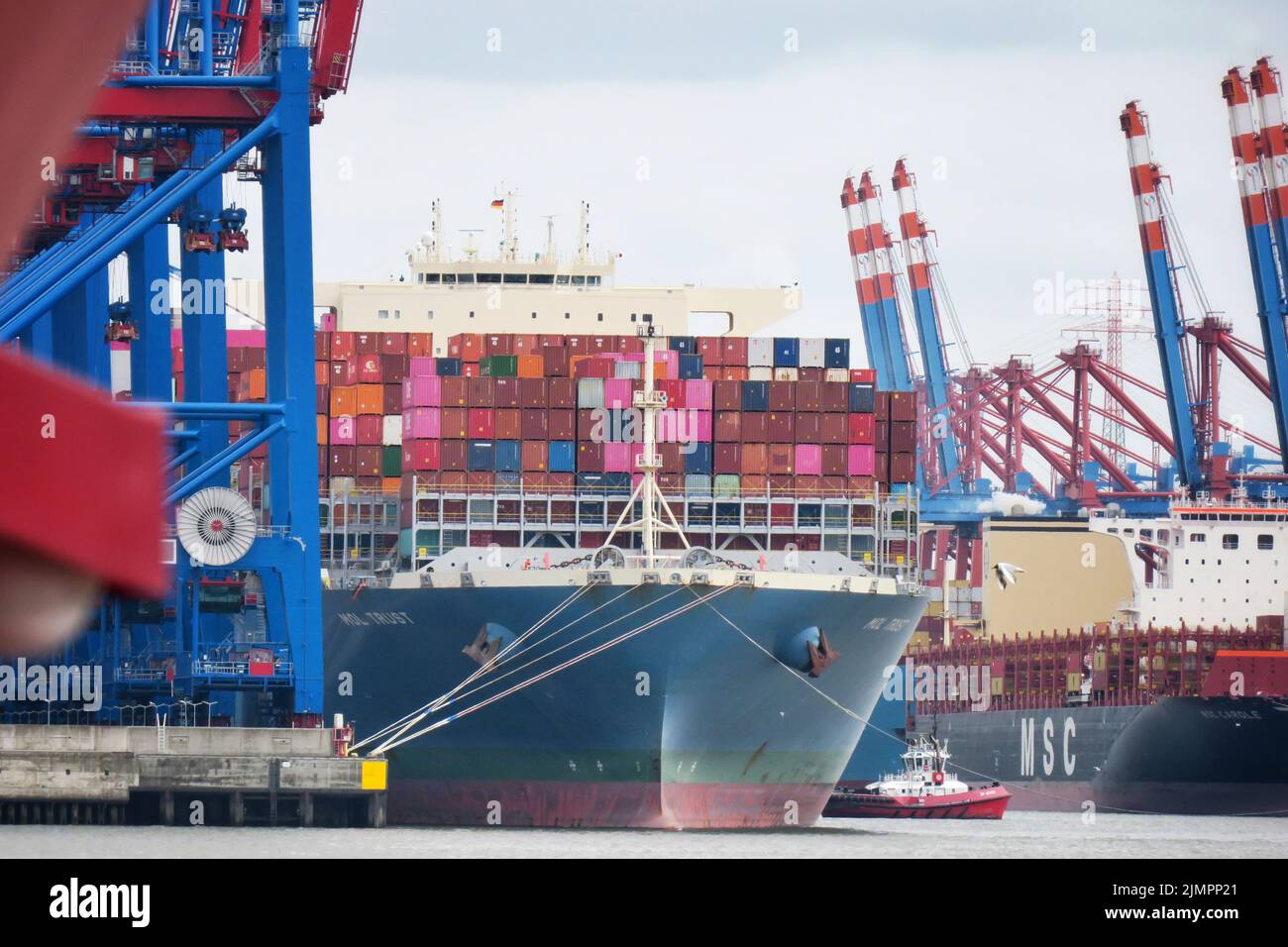 Hamburg, Germany. 22nd July, 2022. The container ship MOL Trust ...