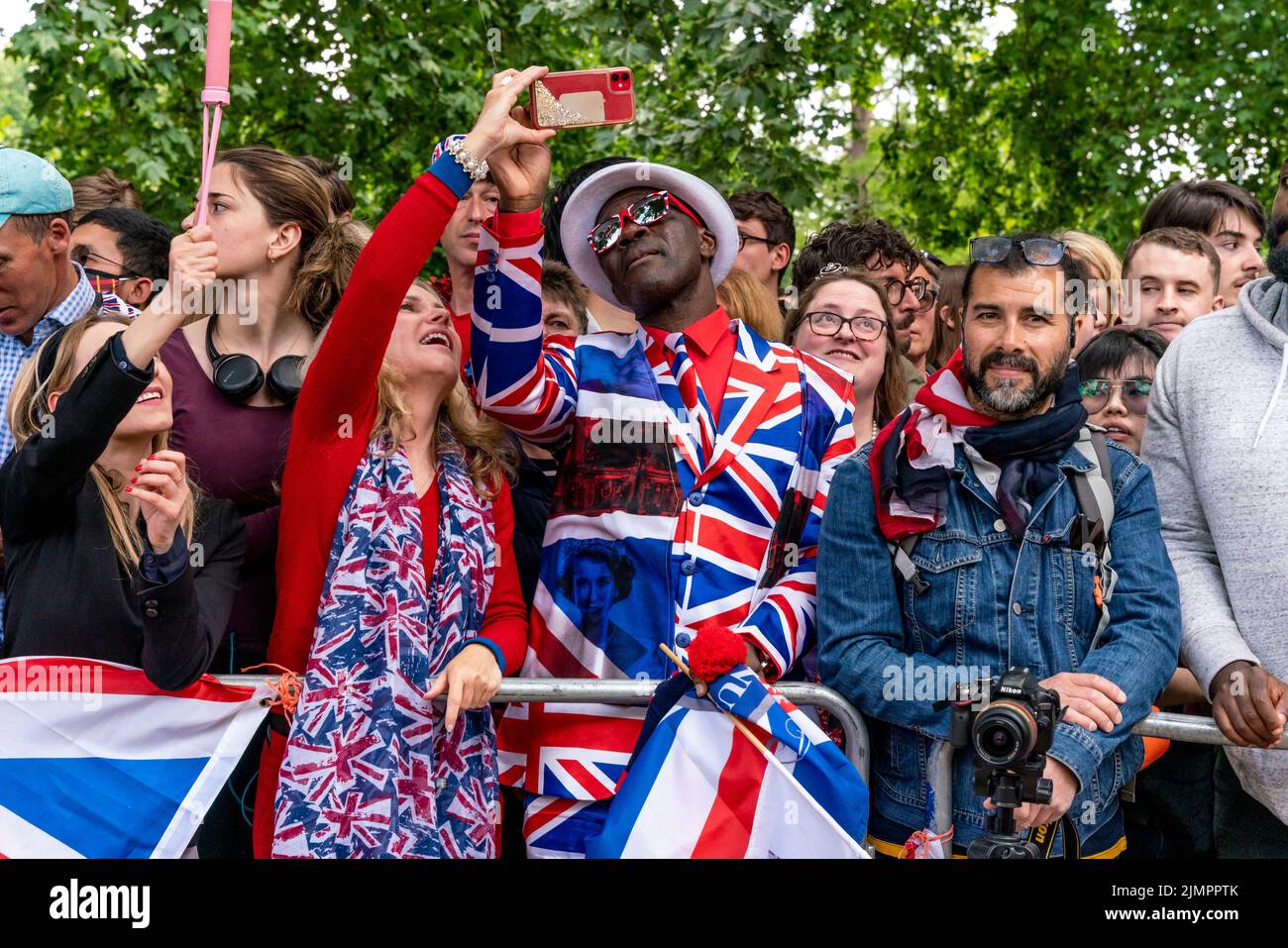 People Standing Along The Mall Watching The Queen's Birthday Parade ...