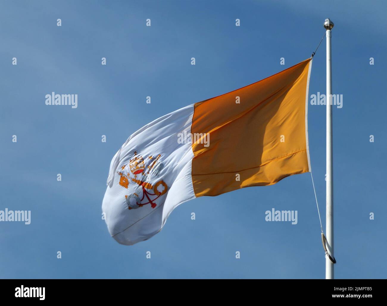 Flying sunlit union flag hi-res stock photography and images - Alamy