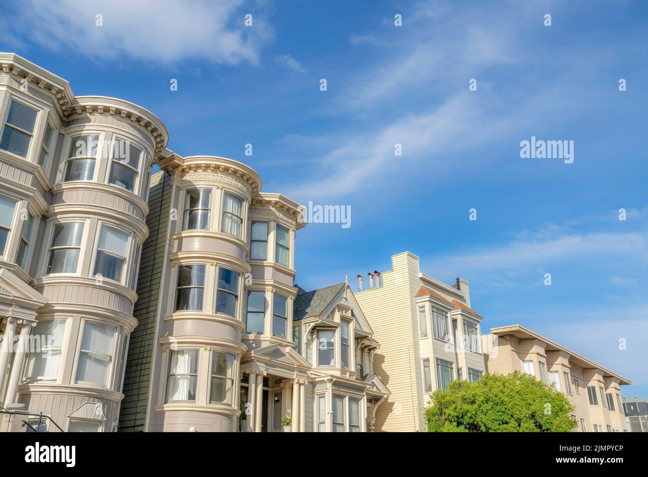 Single townhomes hi-res stock photography and images - Alamy