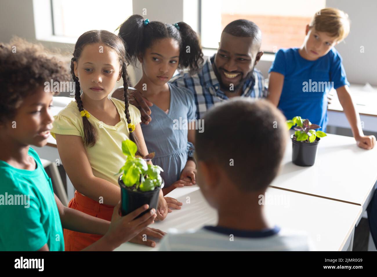 Children plants science class hi-res stock photography and images - Alamy