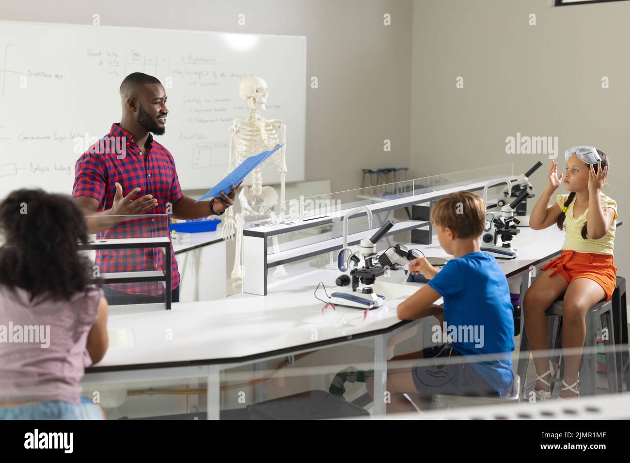 Black students laboratory hi-res stock photography and images - Alamy