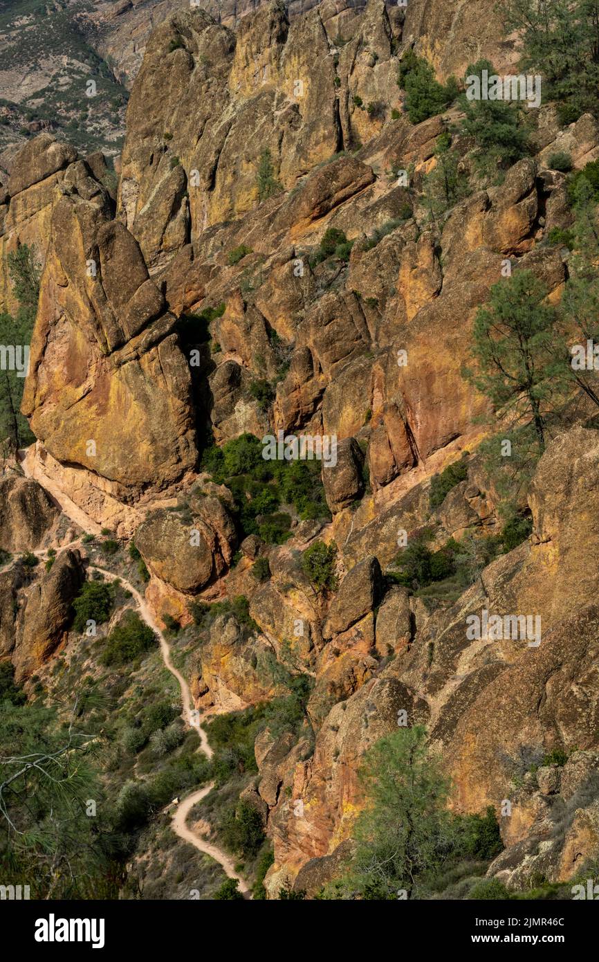 Trail Snakes Along The Edge of The Cliffs In Pinnacles National Park ...