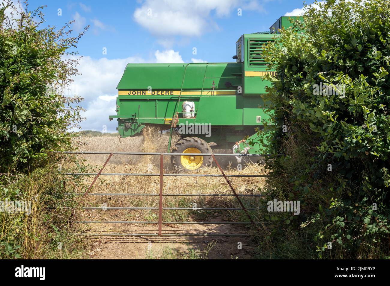 John deere 1177 combine harvester hi-res stock photography and images ...
