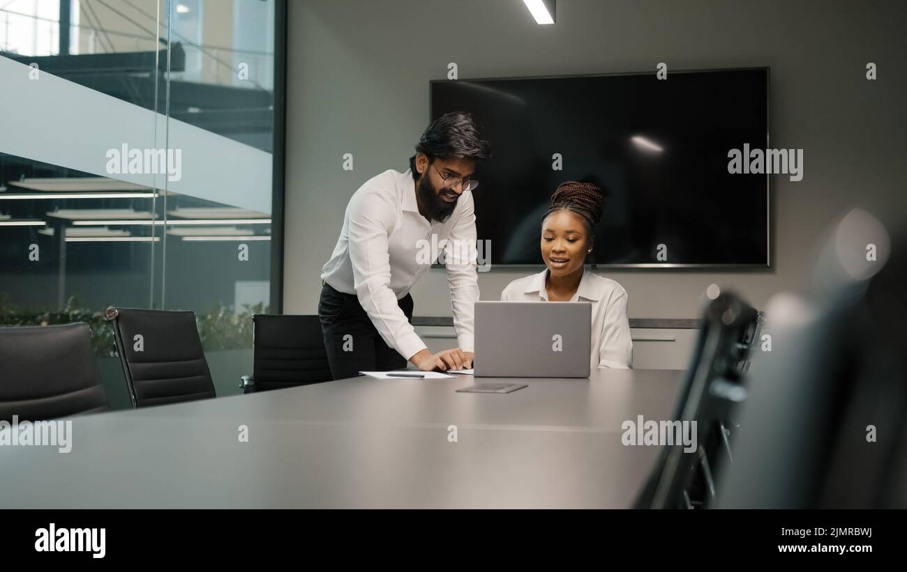 Employee intern office hi-res stock photography and images - Alamy