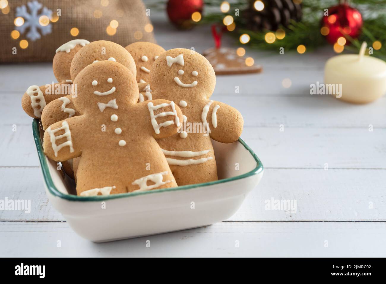 Gingerbread men in a bowl close-up on a Christmas background Stock ...